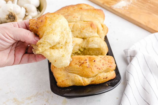 Cheesy Pull-Apart Garlic Bread (Share and Tear) - Princess Pinky Girl