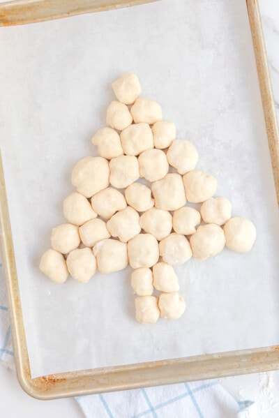 Pull Apart Christmas Tree Bread - Princess Pinky Girl