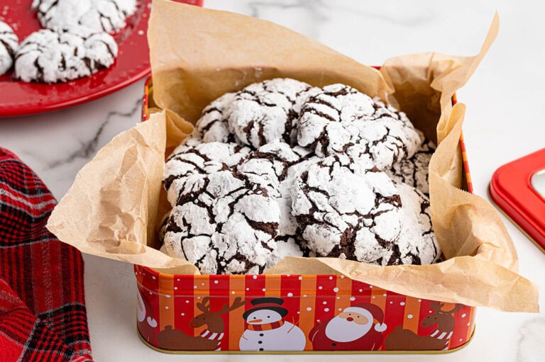 Chocolate Crinkle Cookies Recipe (Fudgy Brownie Center) - Princess ...